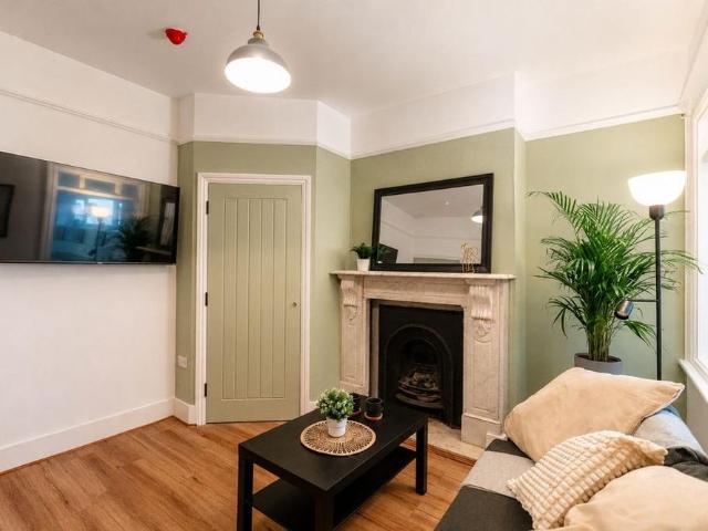 5 bedroom house of multiple occupation to rent