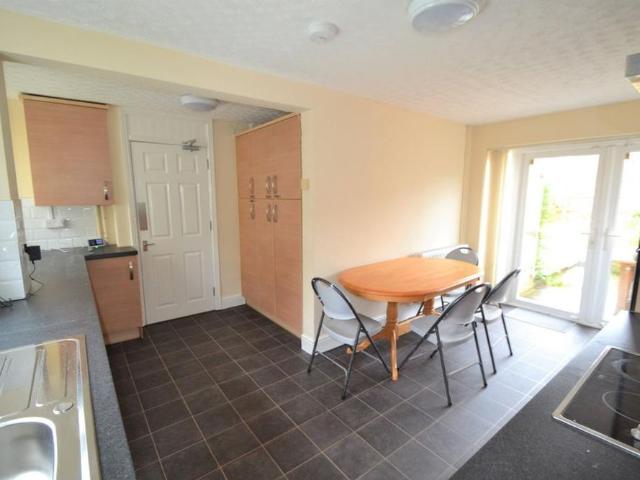 5 bedroom house of multiple occupation to rent