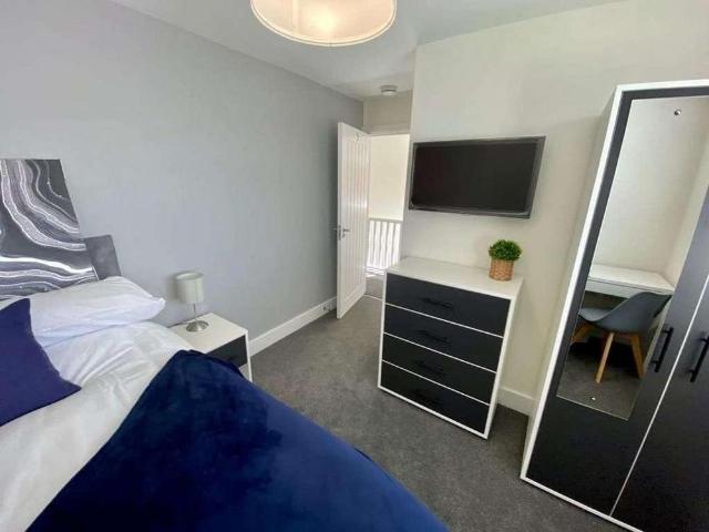 5 bedroom house of multiple occupation to rent