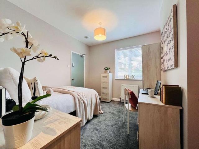 5 bedroom house of multiple occupation to rent