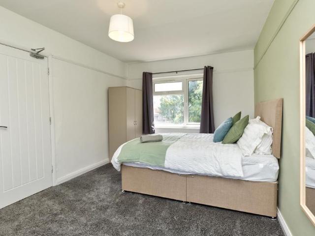5 bedroom house of multiple occupation to rent