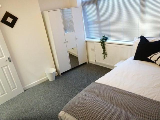 5 bedroom house of multiple occupation to rent