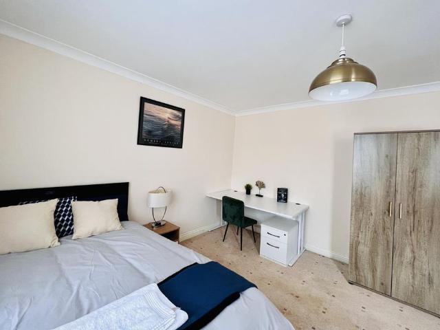 5 bedroom house of multiple occupation to rent