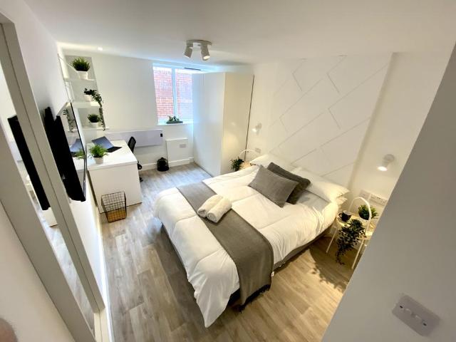 5 bedroom house of multiple occupation to rent