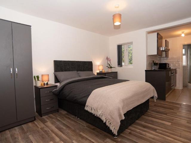 5 bedroom house of multiple occupation to rent