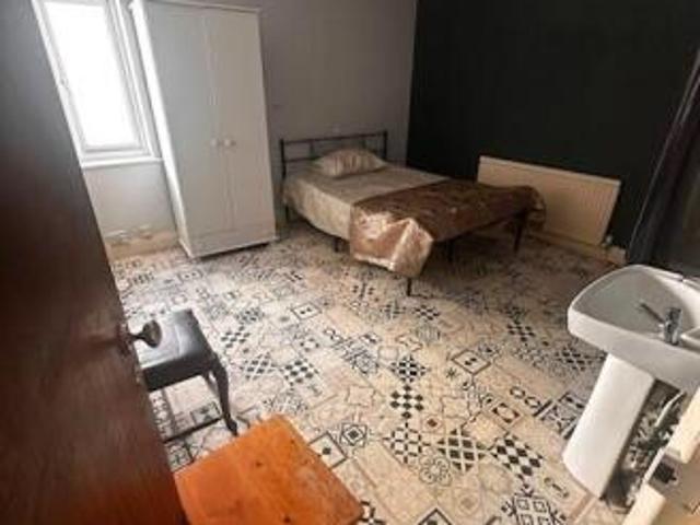 5 bedroom house of multiple occupation for rent in Felixstowe Road, Ipswich, Suffolk, IP3