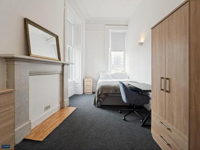 5 bedroom house of multiple occupation for rent in Flat 2/ 3 Dowanside Road Glasgow G12 9YB, G12
