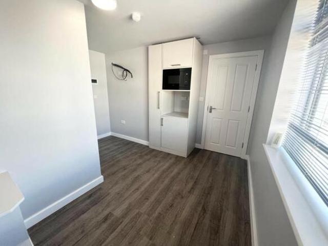 5 bedroom house of multiple occupation for rent in Milton Road, Swanscombe, Kent, DA10