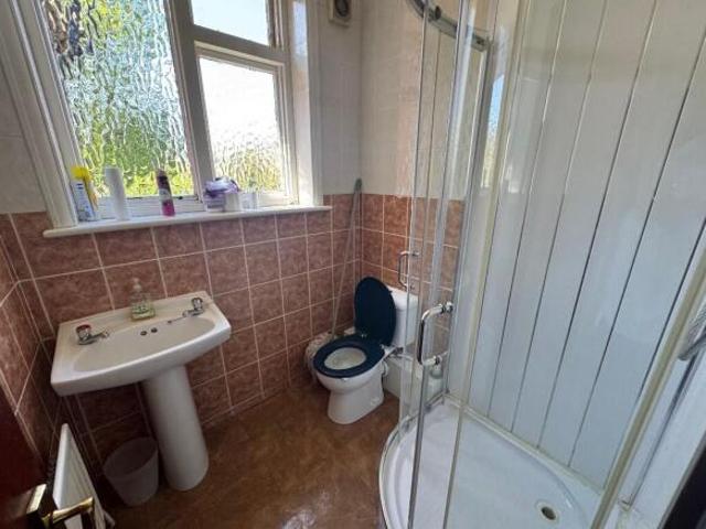 5 bedroom house of multiple occupation for rent in Old Bedford Road, Luton, Bedfordshire, LU2