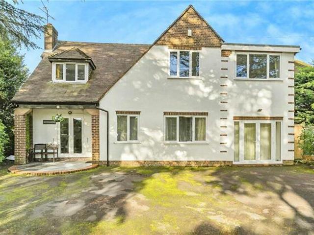 5 Bedroom House Old Windsor Berkshire LS99926103