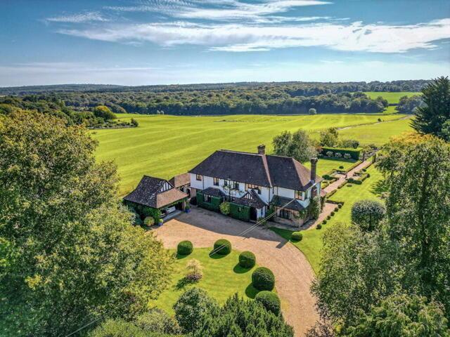 5 Bedroom House Oxted Surrey LS99523762
