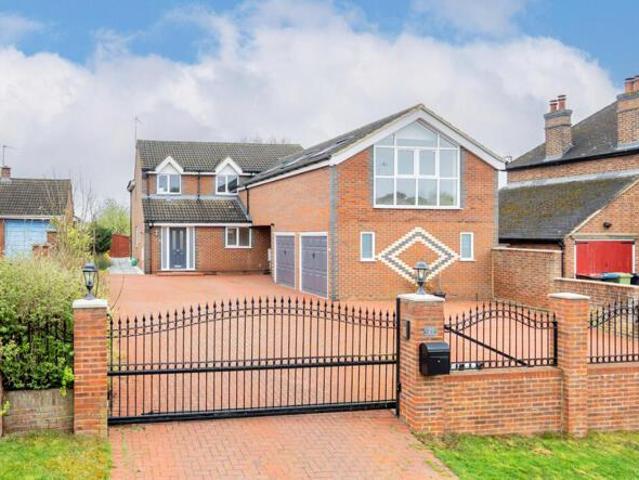 5 Bedroom House Loughton Essex 98297037
