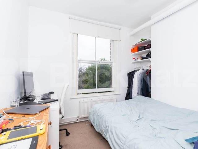 5 bedroom house located 0.3 miles from a Piccadilly line
