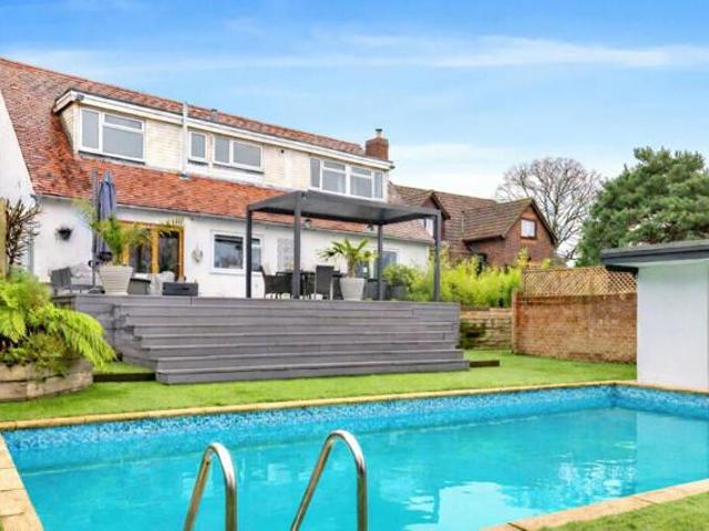 5 Bedroom House Locks Heath Hampshire LS100191940