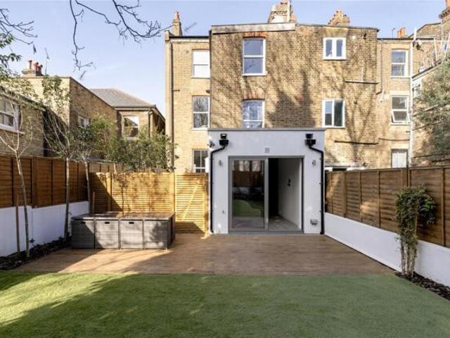 5 Bedroom House London Greater London LS100614852