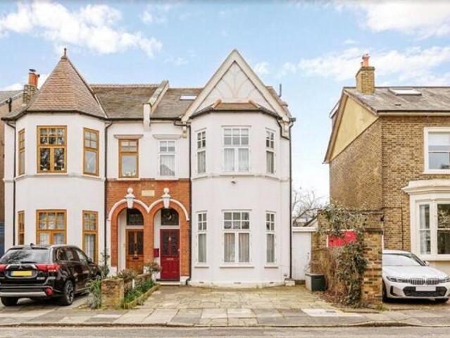 5 Bedroom House London Greater London LS101797009
