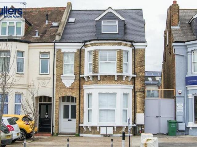 5 Bedroom House London Greater London LS98612296