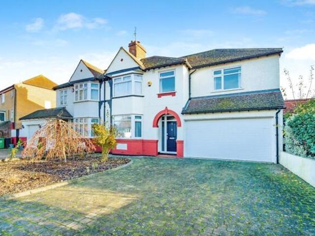 5 Bedroom House London Greater London LS99029401
