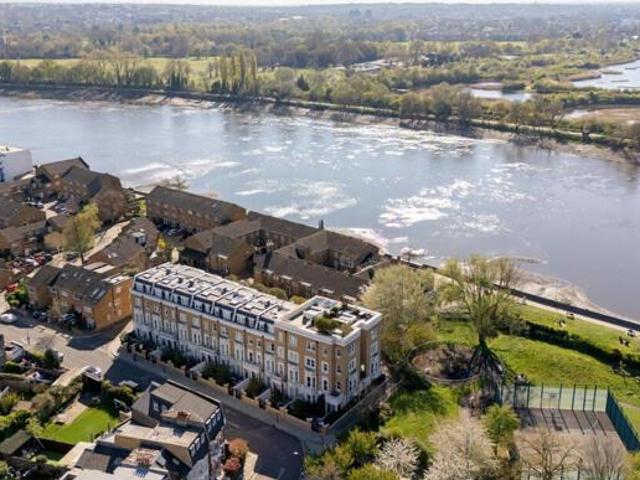 5 Bedroom House London Greater London 100366115