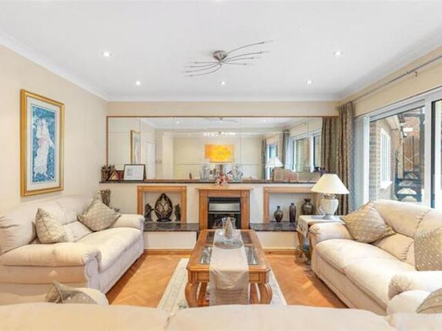 5 Bedroom House London Greater London 99437383