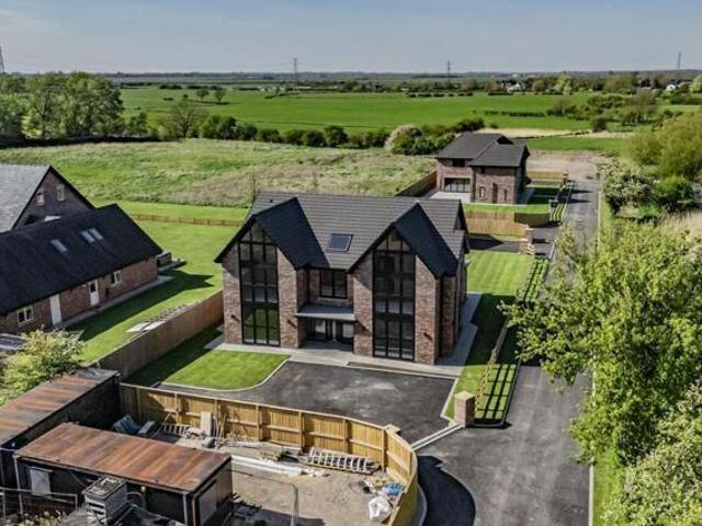 5 Bedroom House Lancs Lancashire 101892070