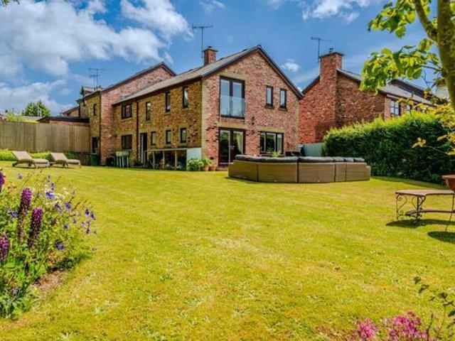 5 Bedroom House Lancs Lancashire LS101675468
