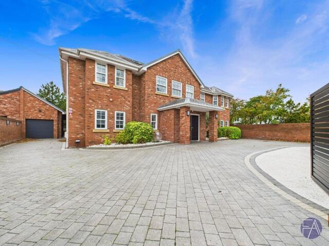 5 Bedroom House Lancs Liverpool 101379232