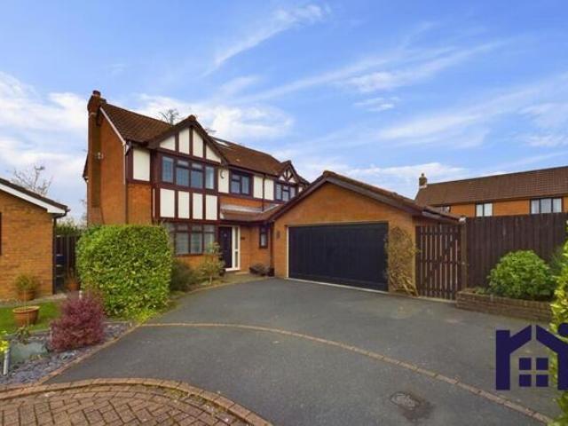 5 Bedroom House Leyland Lancashire LS99236958