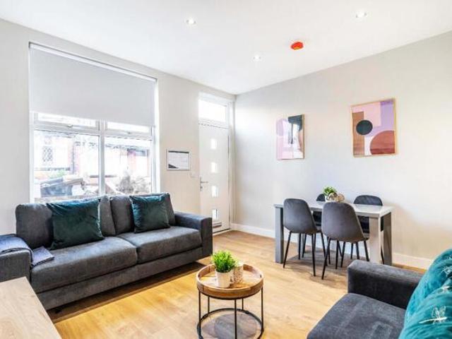 5 Bedroom House Leeds West Yorkshire 103485742