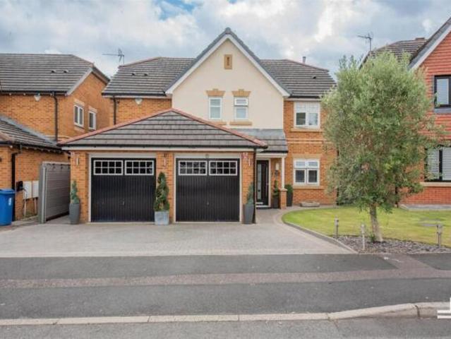 5 Bedroom House Leigh Greater Manchester 100855331