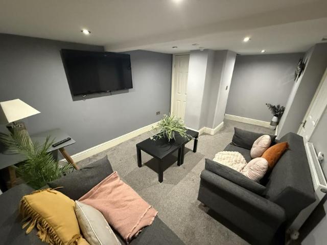 5 Bedroom House Lenton East Midlands 100381428