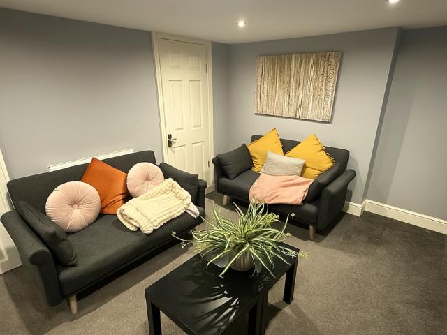 5 Bedroom House Lenton East Midlands 100381430