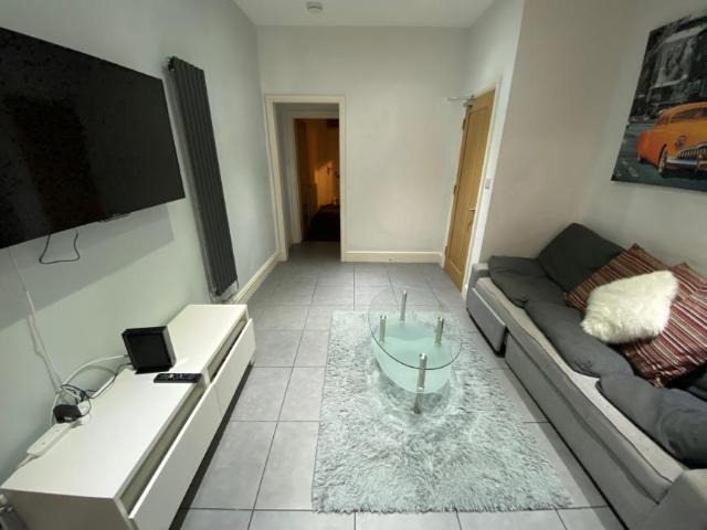 5 Bedroom House Lenton East Midlands 98286272