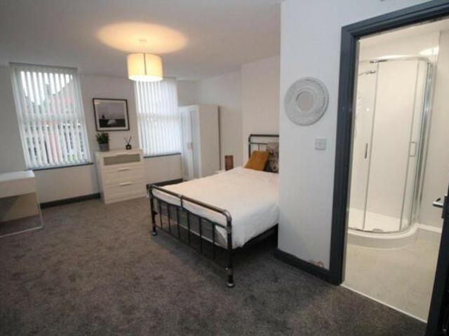 5 Bedroom House Liverpool Merseyside 103486092