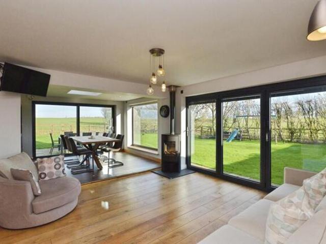 5 Bedroom House Milton Keynes Northamptonshire LS98335681
