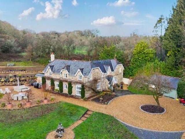 5 Bedroom House Newton Abbot Devon LS98612679