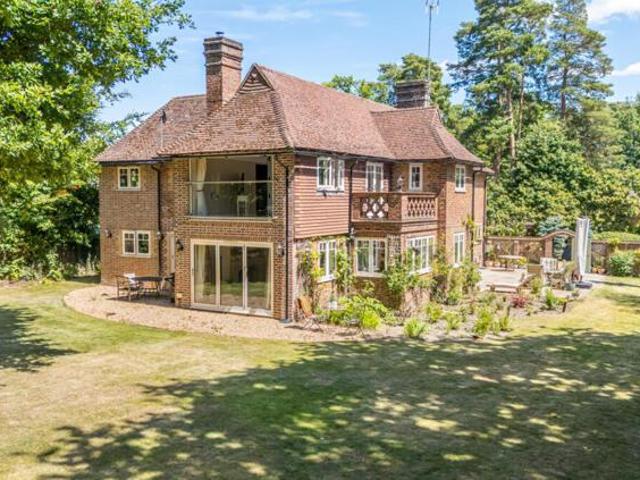5 Bedroom House Sandhurst Gloucestershire 100426295