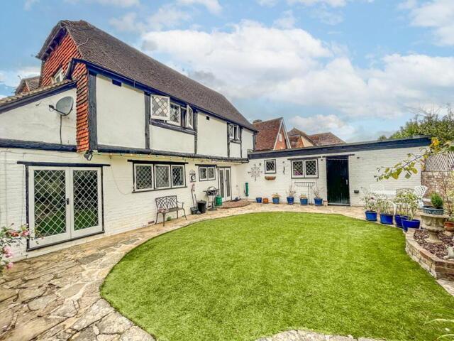 5 Bedroom House Sedlescombe East Sussex LS99840353