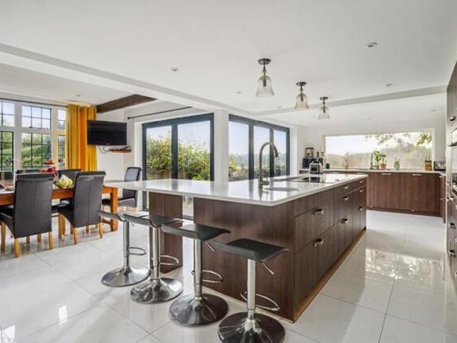 5 Bedroom House Seer Green Buckinghamshire LS100158563