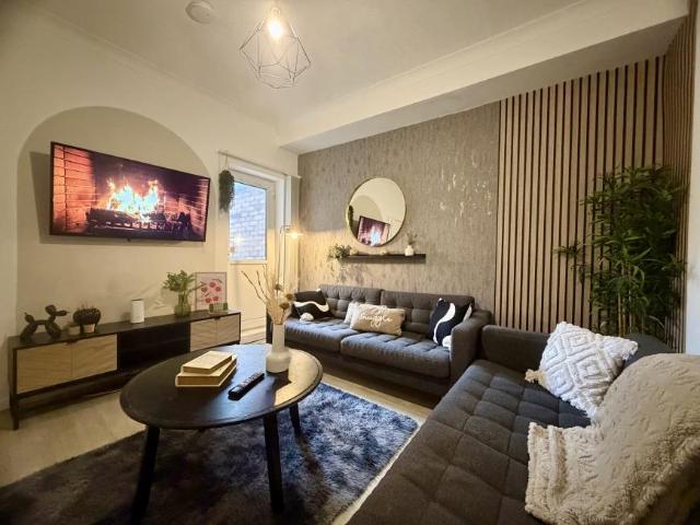 5 Bedroom House Selly Oak West Midlands 101789974