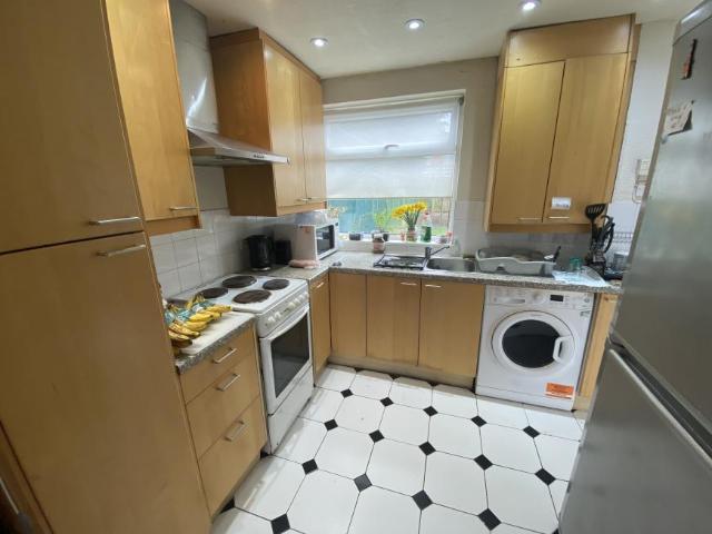 5 Bedroom House Selly Oak West Midlands 98286302