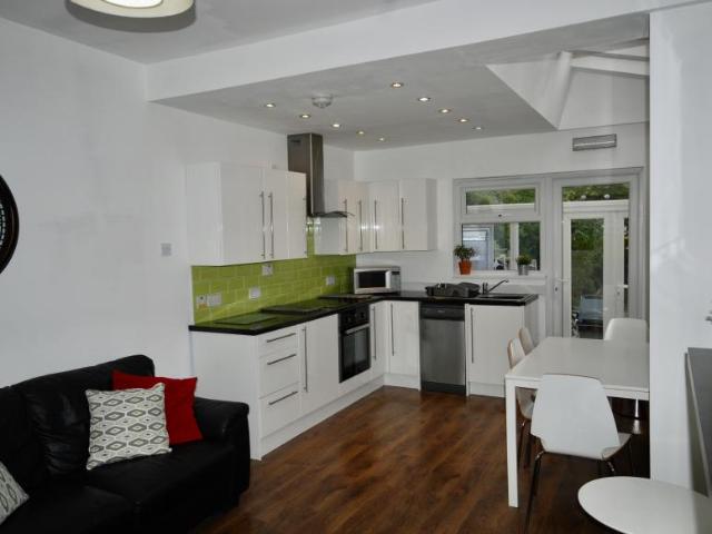 5 Bedroom House Selly Oak West Midlands 98286330