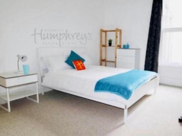 5 bedroom house share for rent in 15 Diamond Avenue, PL4