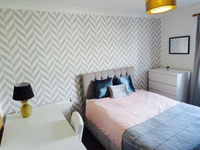 5 bedroom house share for rent in 23 Furzehill Road, PL4