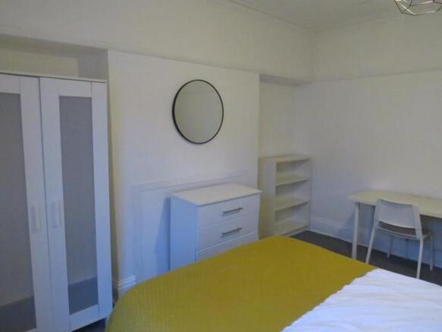 5 bedroom house share for rent in 27 Furzehill Road, PL4
