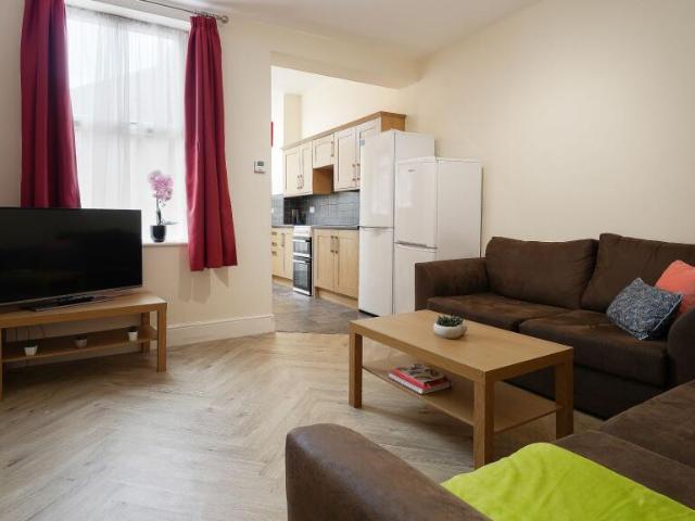 5 bedroom house share for rent in 35 Denham Road, Ecclesall, S11