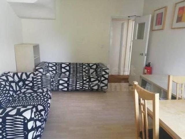 5 bedroom house share for rent in Church Road KT17