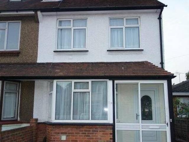 5 bedroom house share for rent in Chase Road KT19
