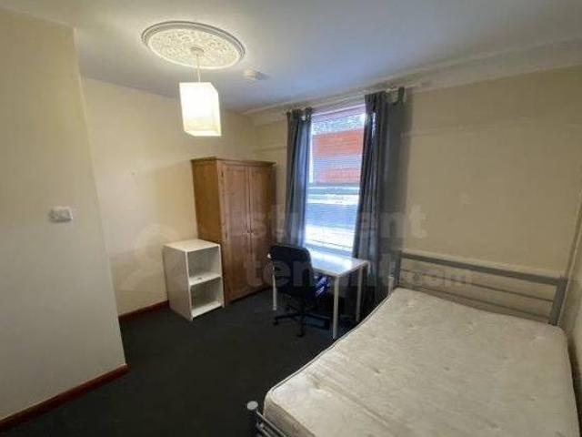 5 bedroom house share for rent in Adelphi Road KT17