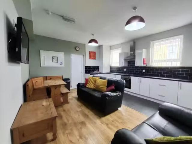 5 bedroom house share for rent in Albany Road, Kensington Fiel.